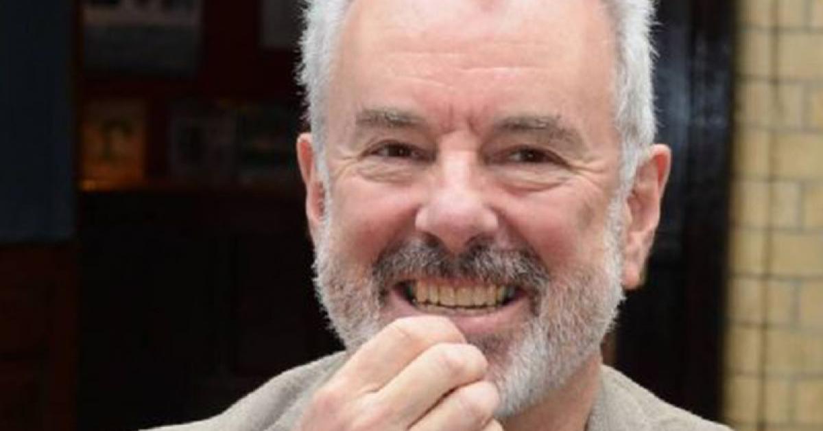 Fallece el actor Jay Benedict por complicaciones de COVID-19